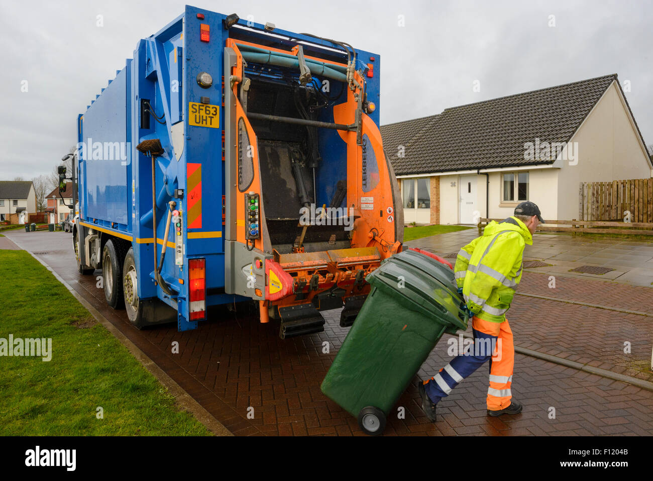 Bin lorry collection scotland hi-res stock photography and images - Alamy
