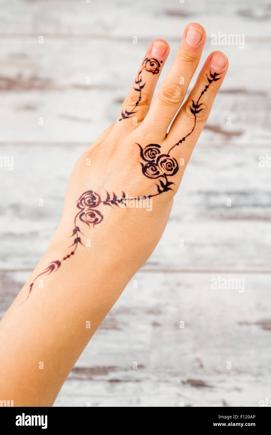 Woman hand without nail polish hi-res stock photography and images - Alamy