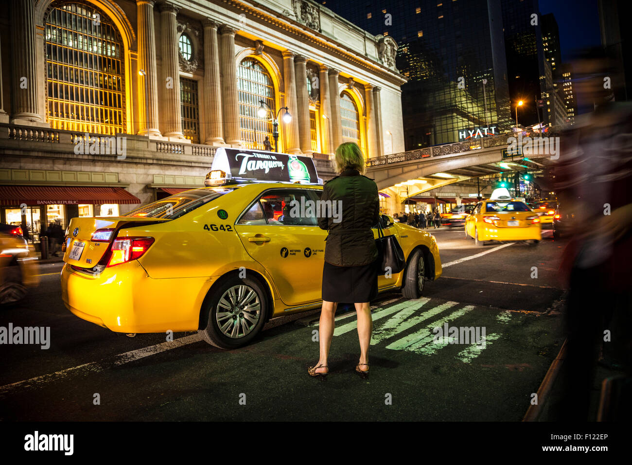 Getting taxi hi-res stock photography and images - Alamy