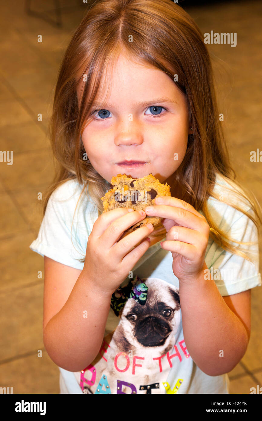 6 year old girls hi-res stock photography and images - Alamy