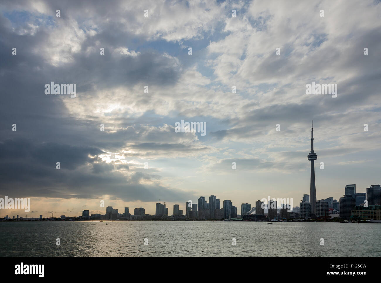 Blue sky view toronto skyline hi-res stock photography and images - Alamy