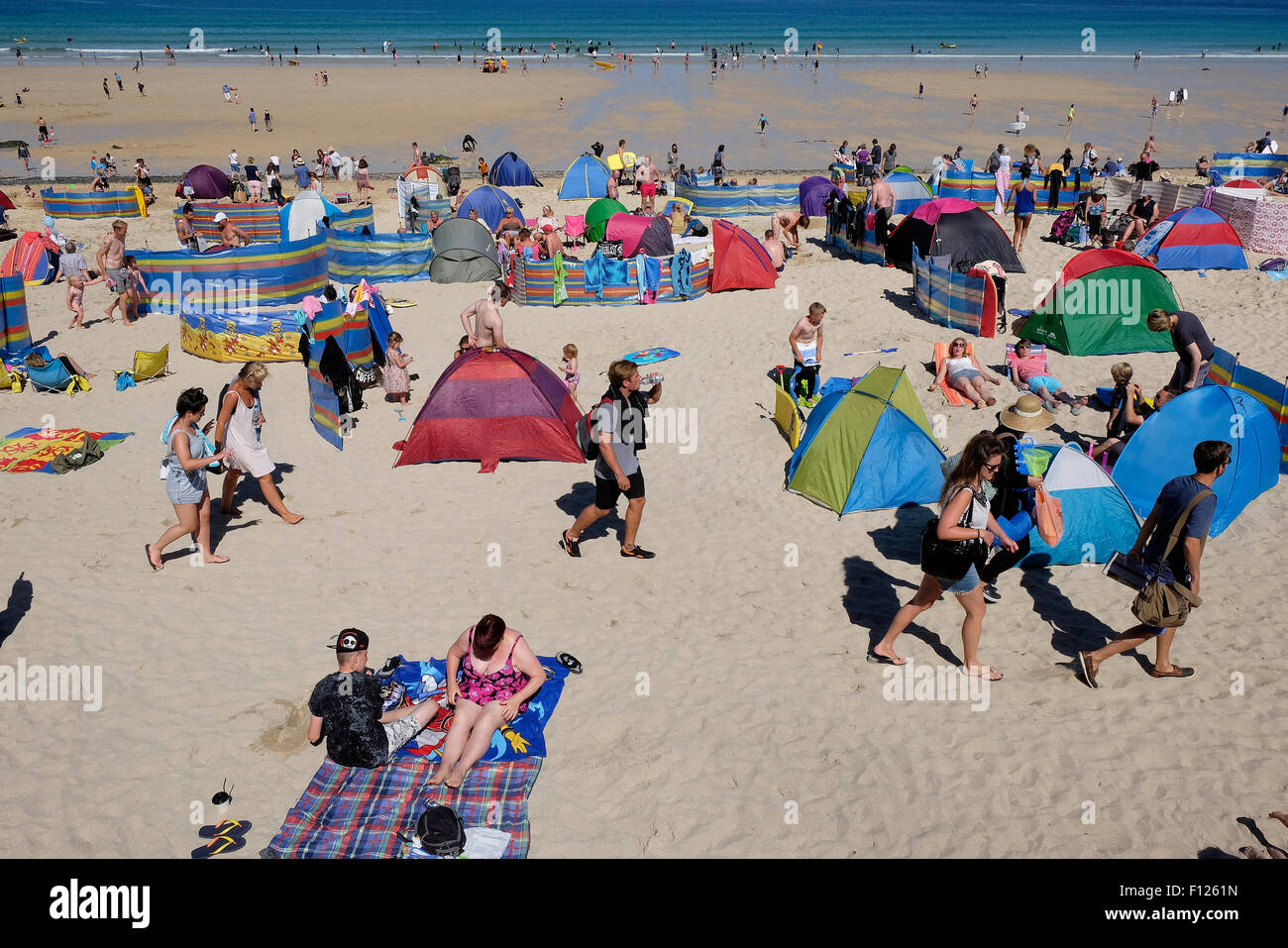 Busy beach scene hi-res stock photography and images - Alamy