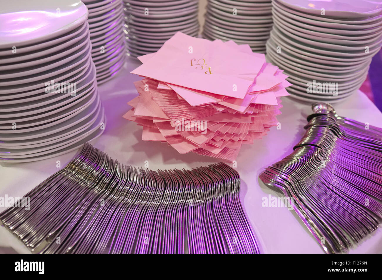 Table with plates and cutlery hi-res stock photography and images - Alamy