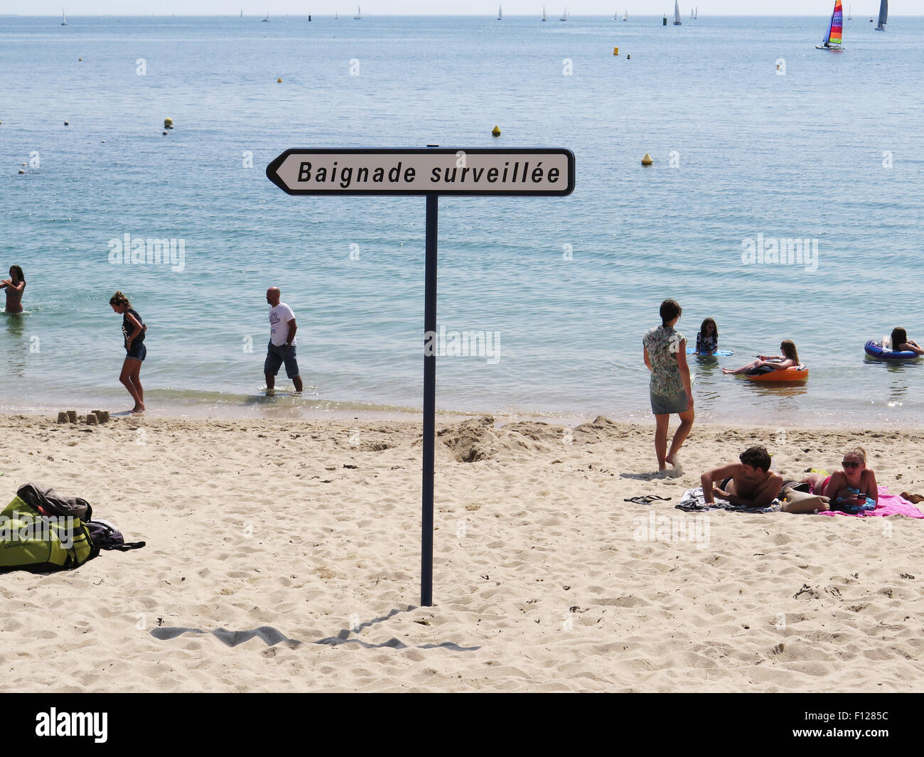 Bénodet: lifeguard sign on beach Stock Photo - Alamy
