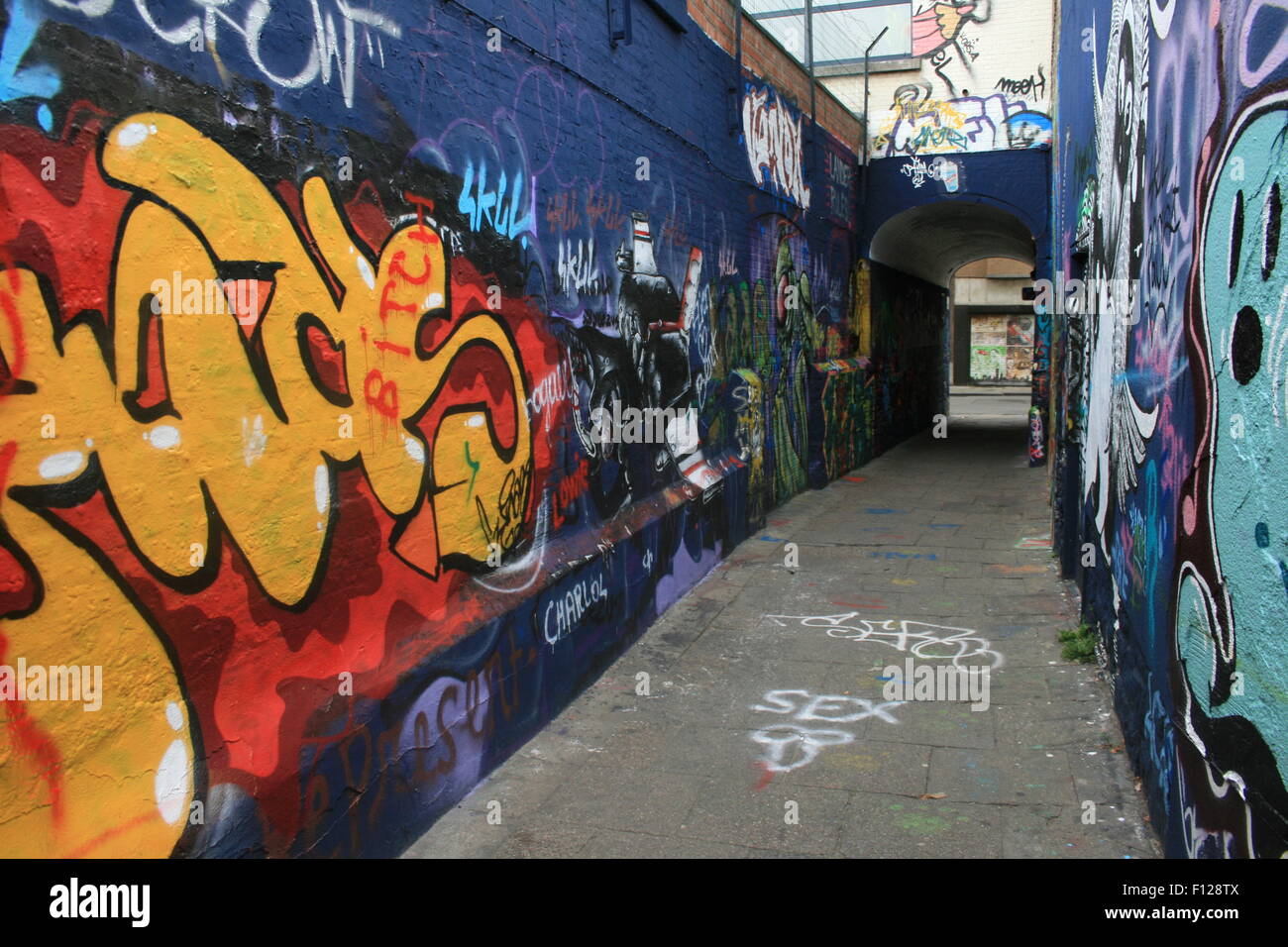 Graffiti street gent hi-res stock photography and images - Alamy