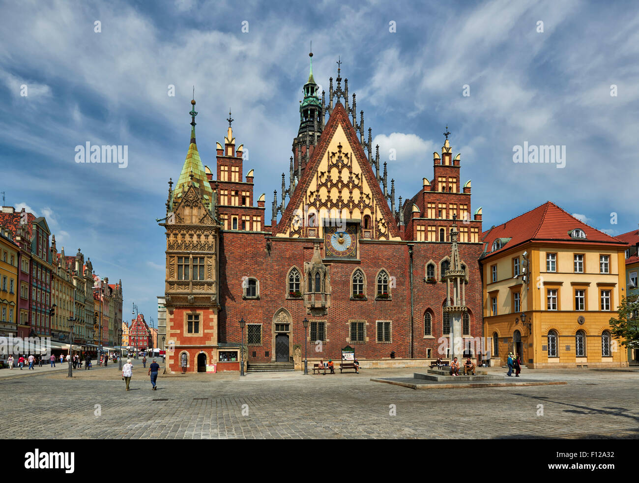Historical city hall hi-res stock photography and images - Alamy