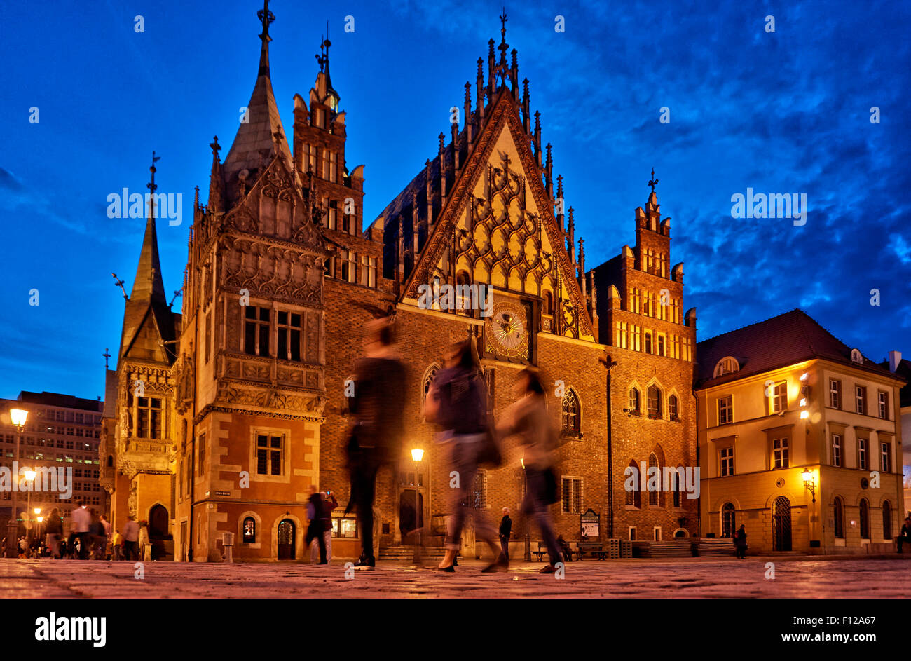 night shot of historical City hall on Market Square or Ryneck of ...
