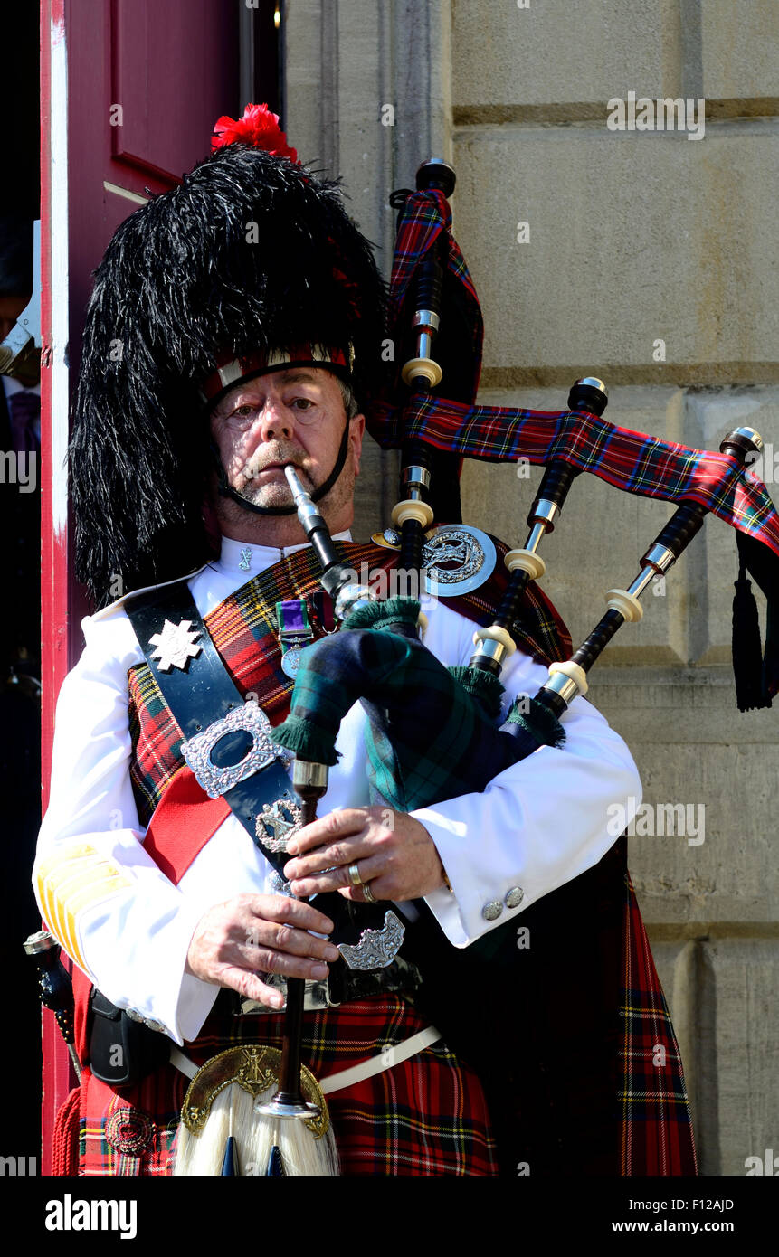 Scottish bagpipes kilt piper hi-res stock photography and images - Alamy