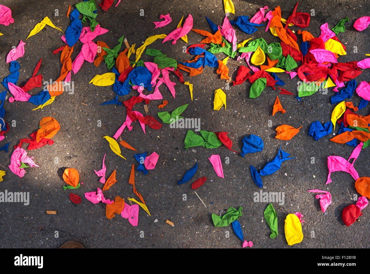 Balloons pop hi-res stock photography and images - Alamy