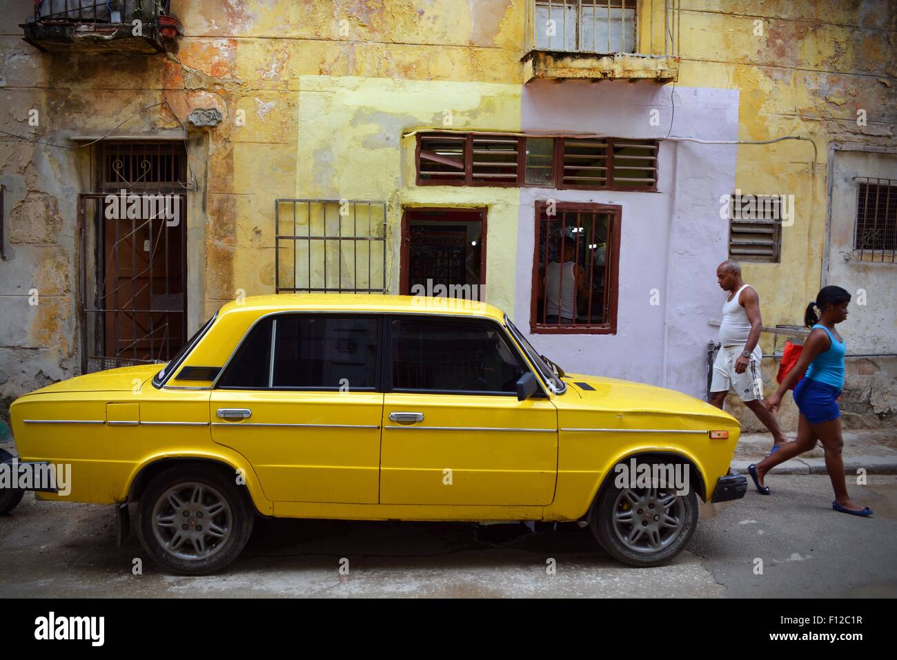 Old yellow taxi cab hi-res stock photography and images - Alamy