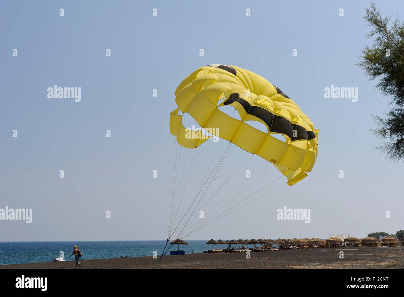 Parachute greece hi-res stock photography and images - Alamy