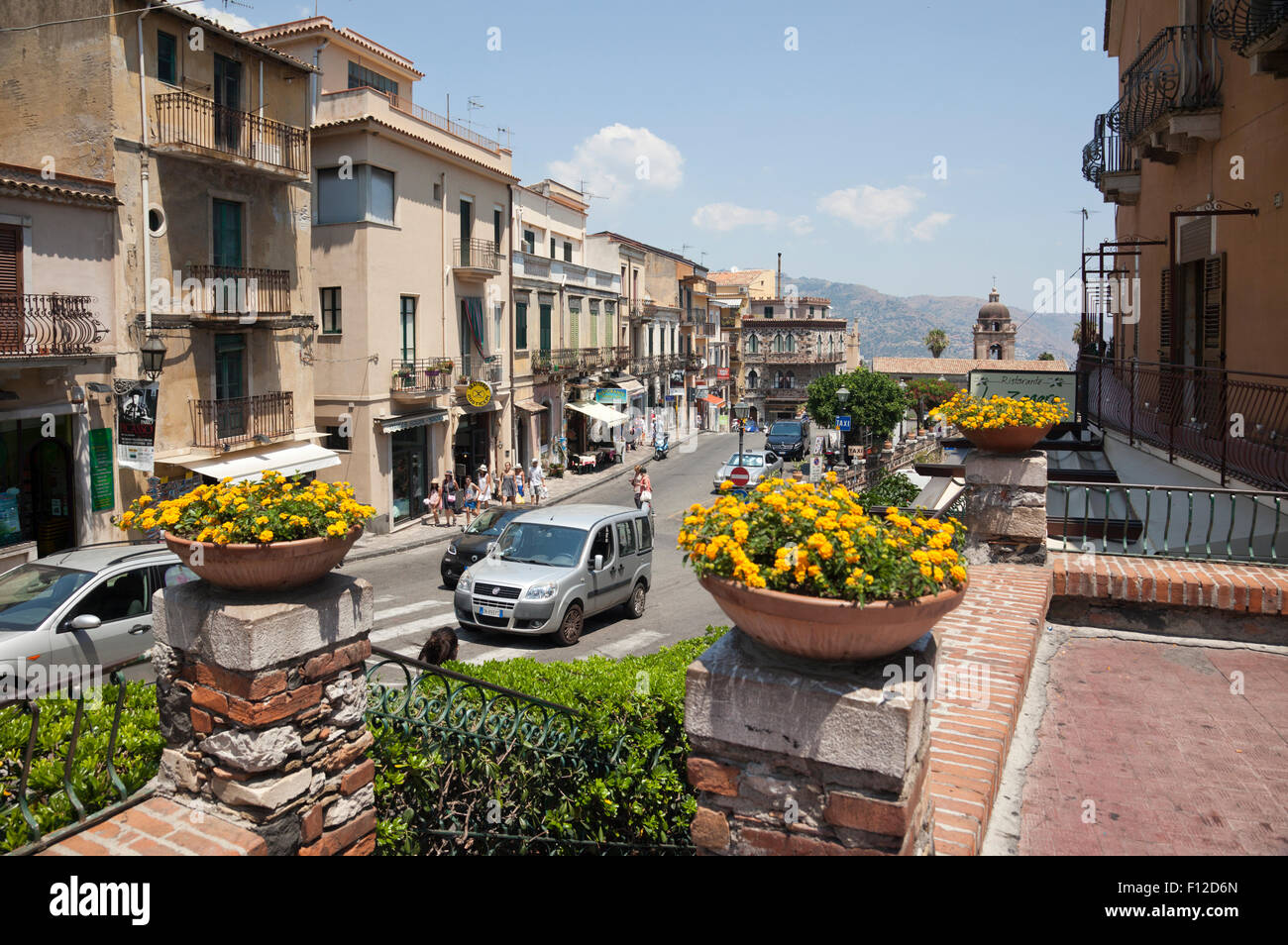 Taormina street sicily italy hi-res stock photography and images - Alamy