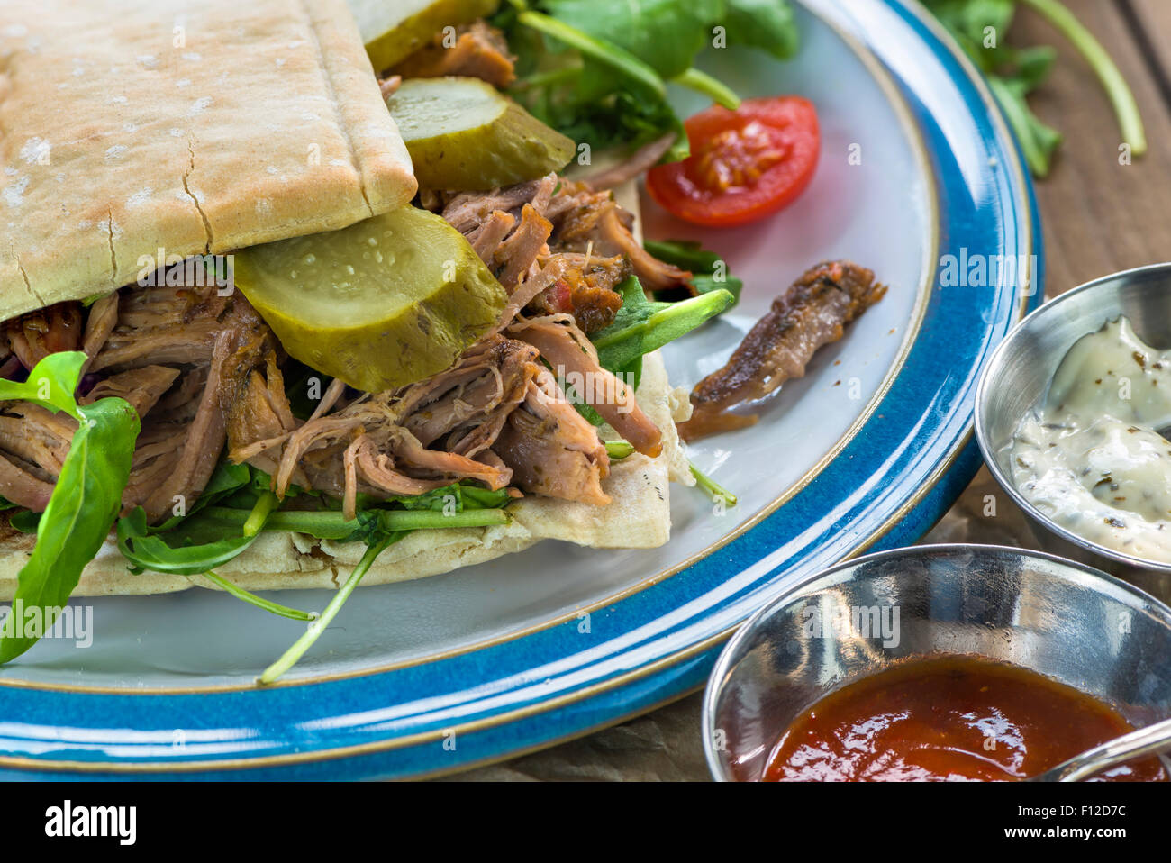 Pulled lamb with fresh rocket salad and pitta bread Stock Photo - Alamy