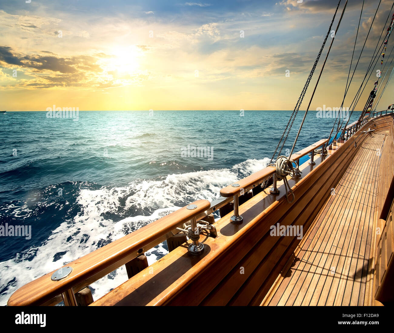 Sailboat sunset in ocean hi-res stock photography and images - Alamy