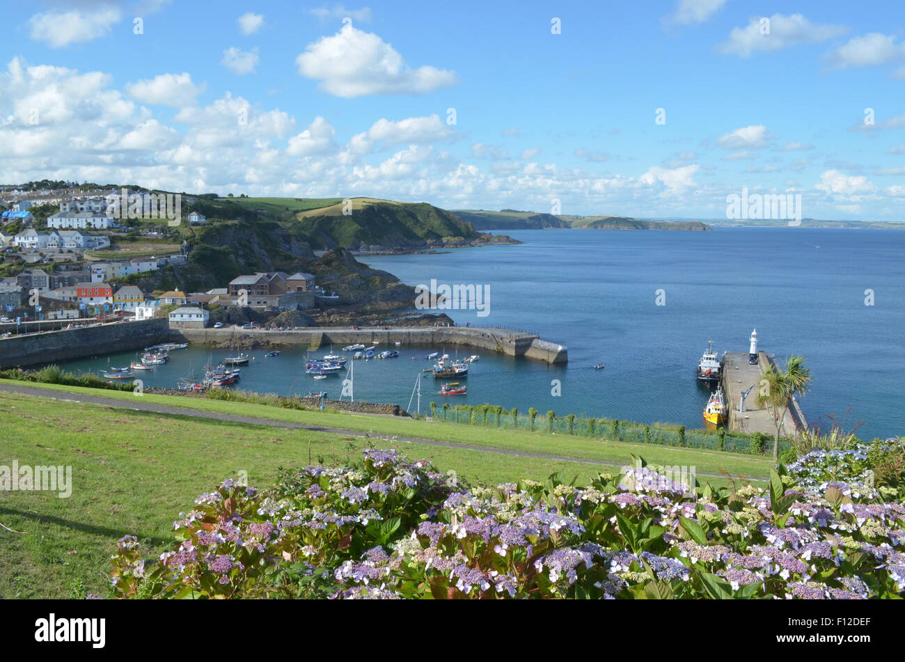 Newlyn pier hi-res stock photography and images - Alamy