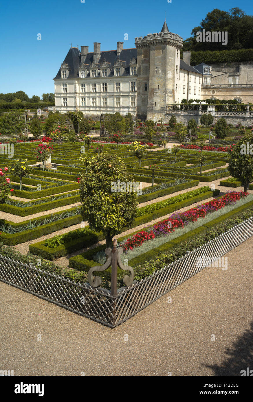 Chateau villandry gardens loire valley hi-res stock photography and ...