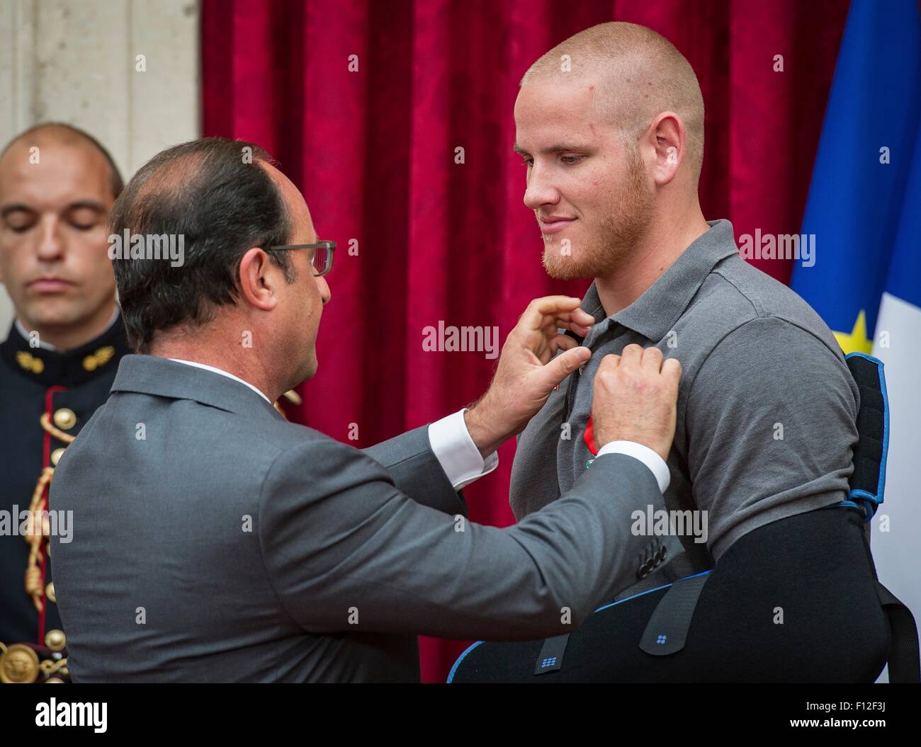 Pinning medal hi-res stock photography and images - Alamy