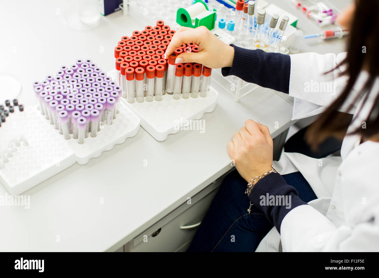 Young woman in the medical laboratory Stock Photo - Alamy