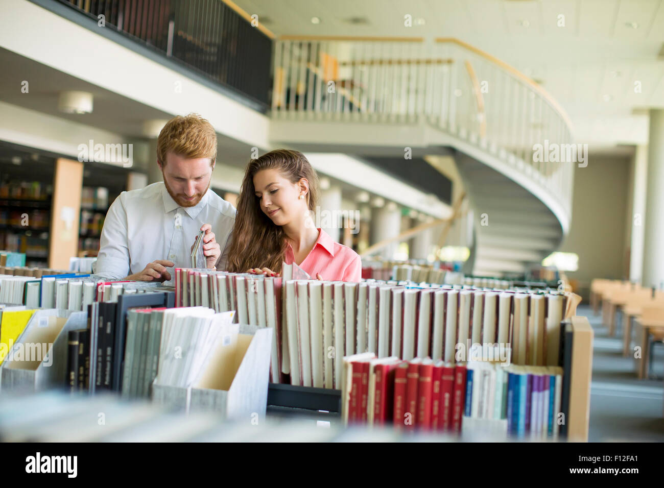Students in the library Stock Photo - Alamy