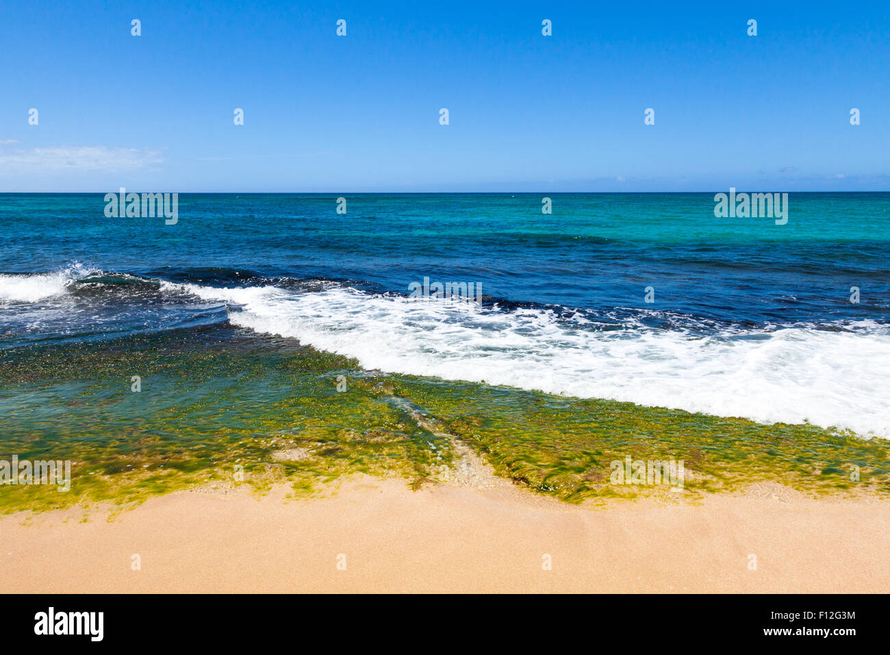 Waves arriving diagonally onto shore Stock Photo - Alamy