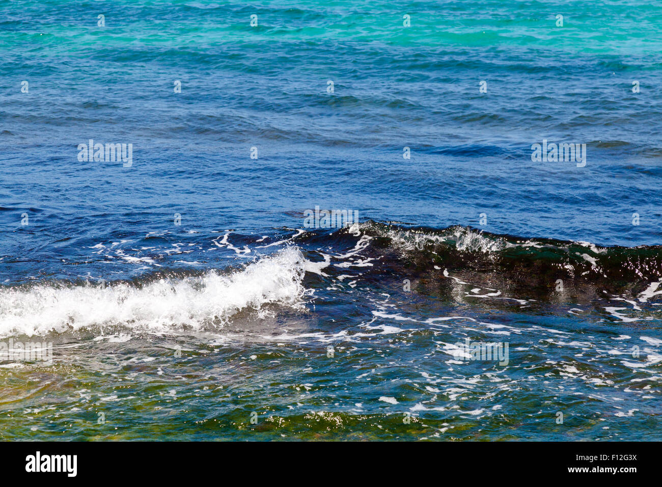 Gentle ocean waves Stock Photo - Alamy