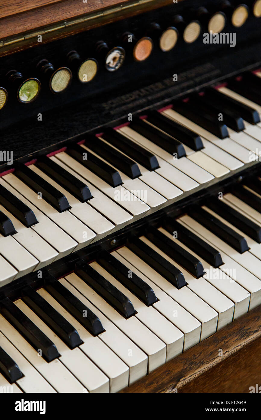 Grand piano side view hi-res stock photography and images - Alamy