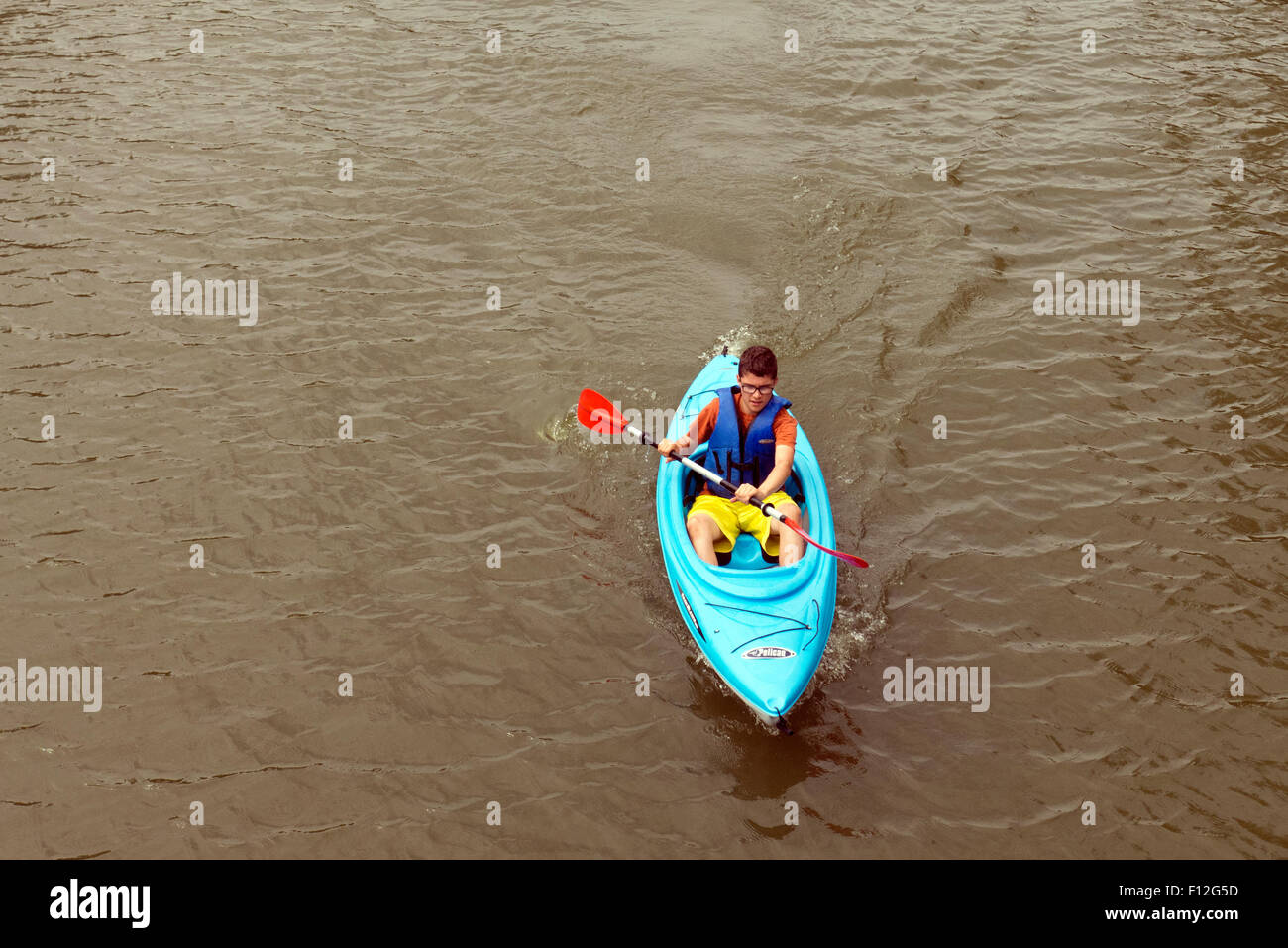 Kayak on canal hi-res stock photography and images - Alamy