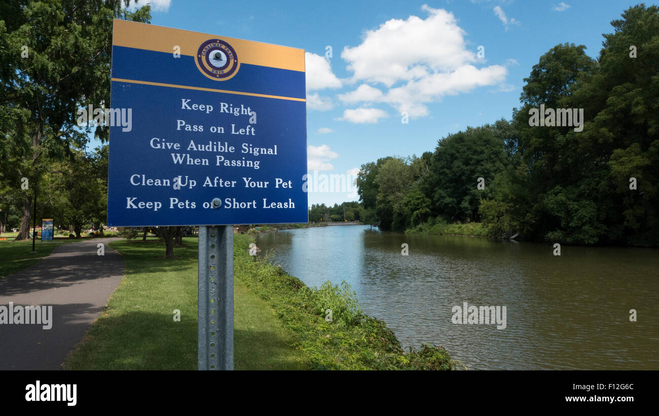 Canal sign hi-res stock photography and images - Alamy