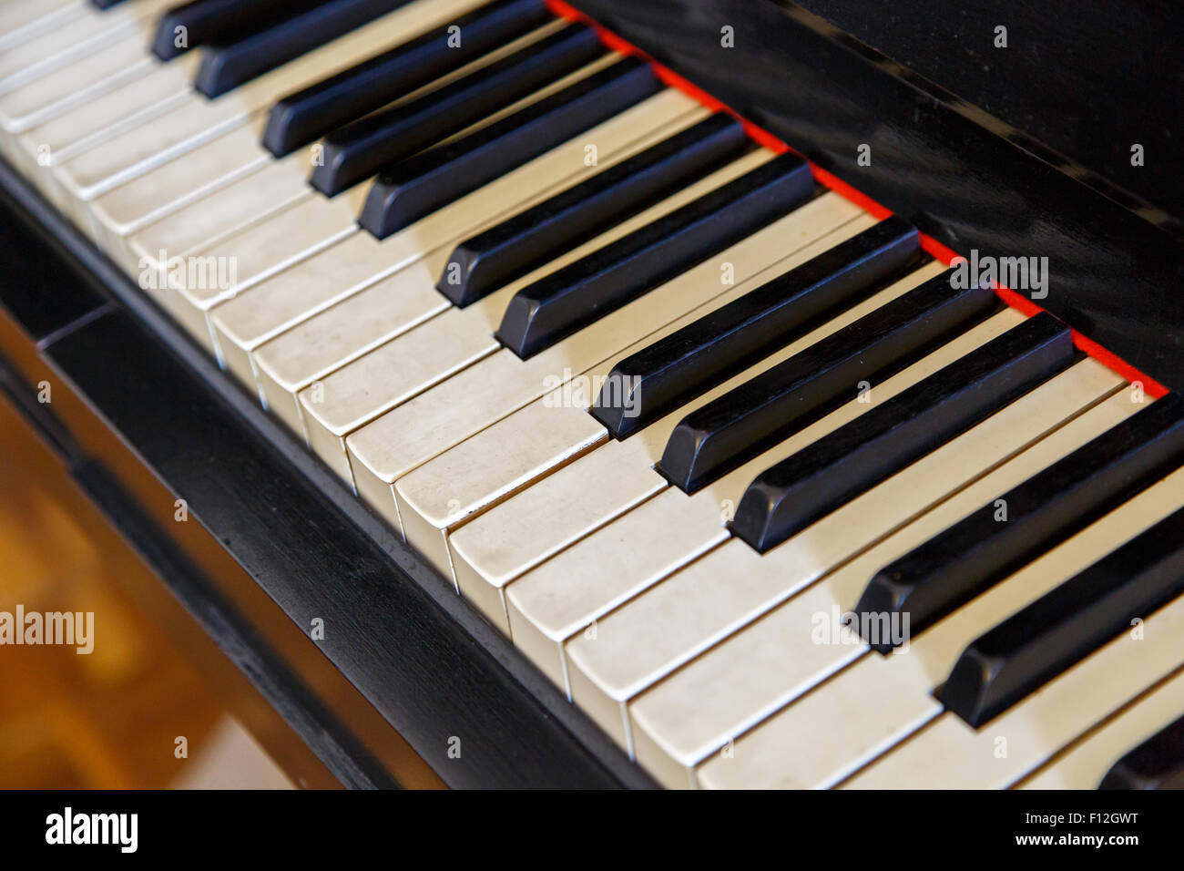 Grand Piano Side View High Resolution Stock Photography and Images - Alamy