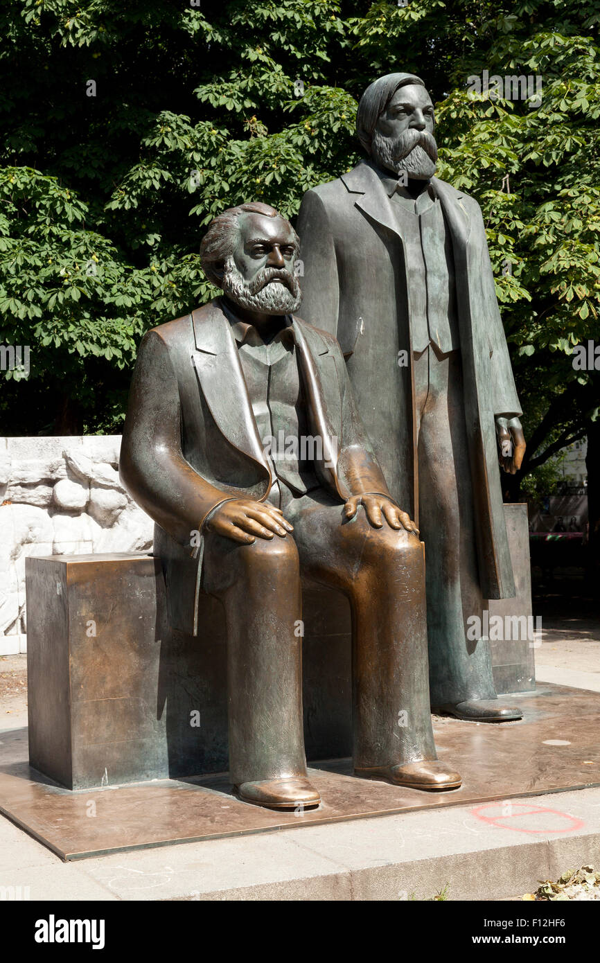 Karl marx statue hi-res stock photography and images - Alamy