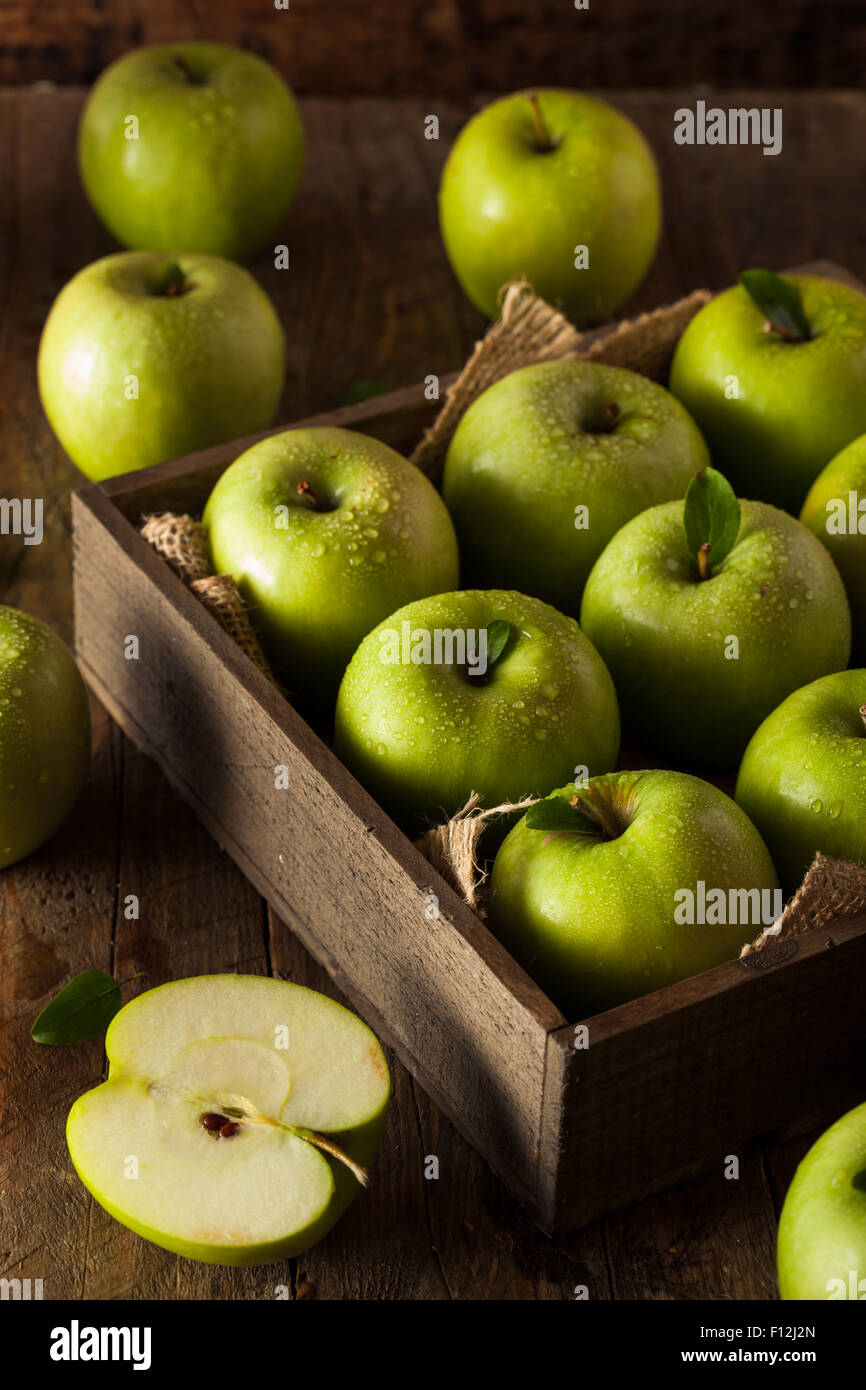 Organic Green Granny Smith Apple Ready to Eat Stock Photo - Alamy