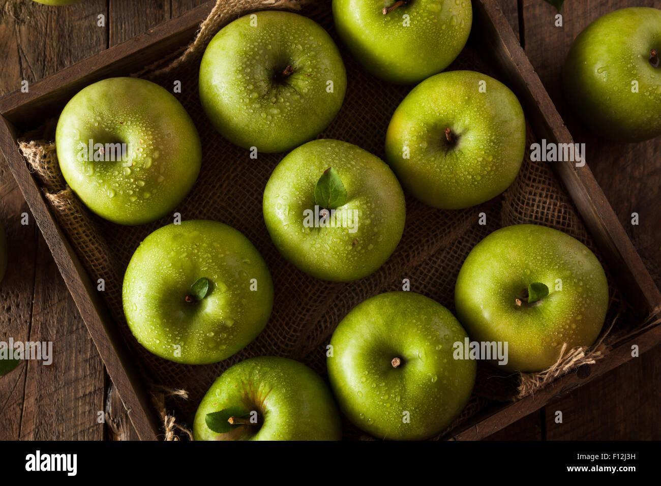 Organic Green Granny Smith Apple Ready to Eat Stock Photo - Alamy