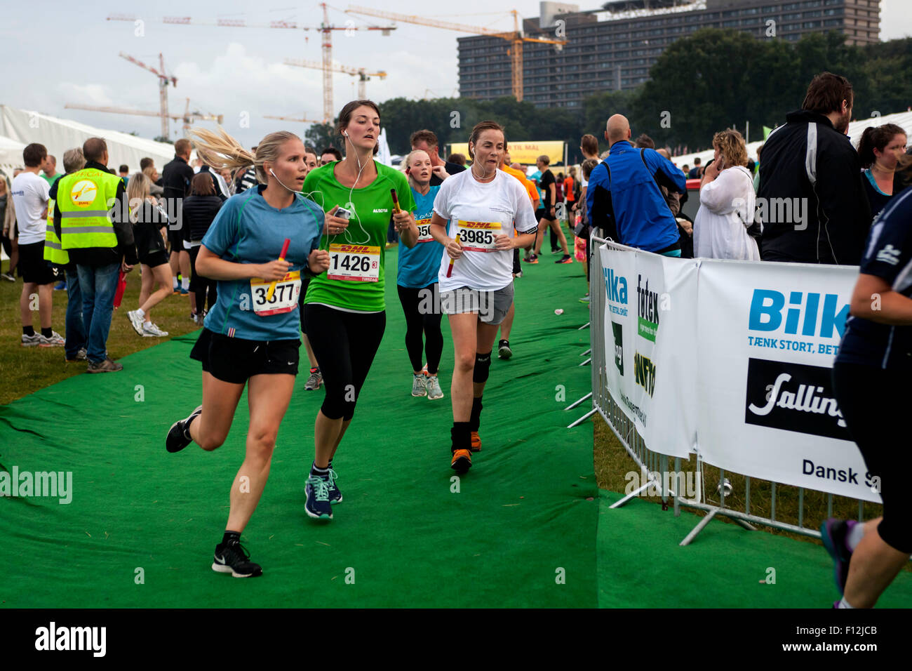 Relay runners hi-res stock photography and images - Alamy