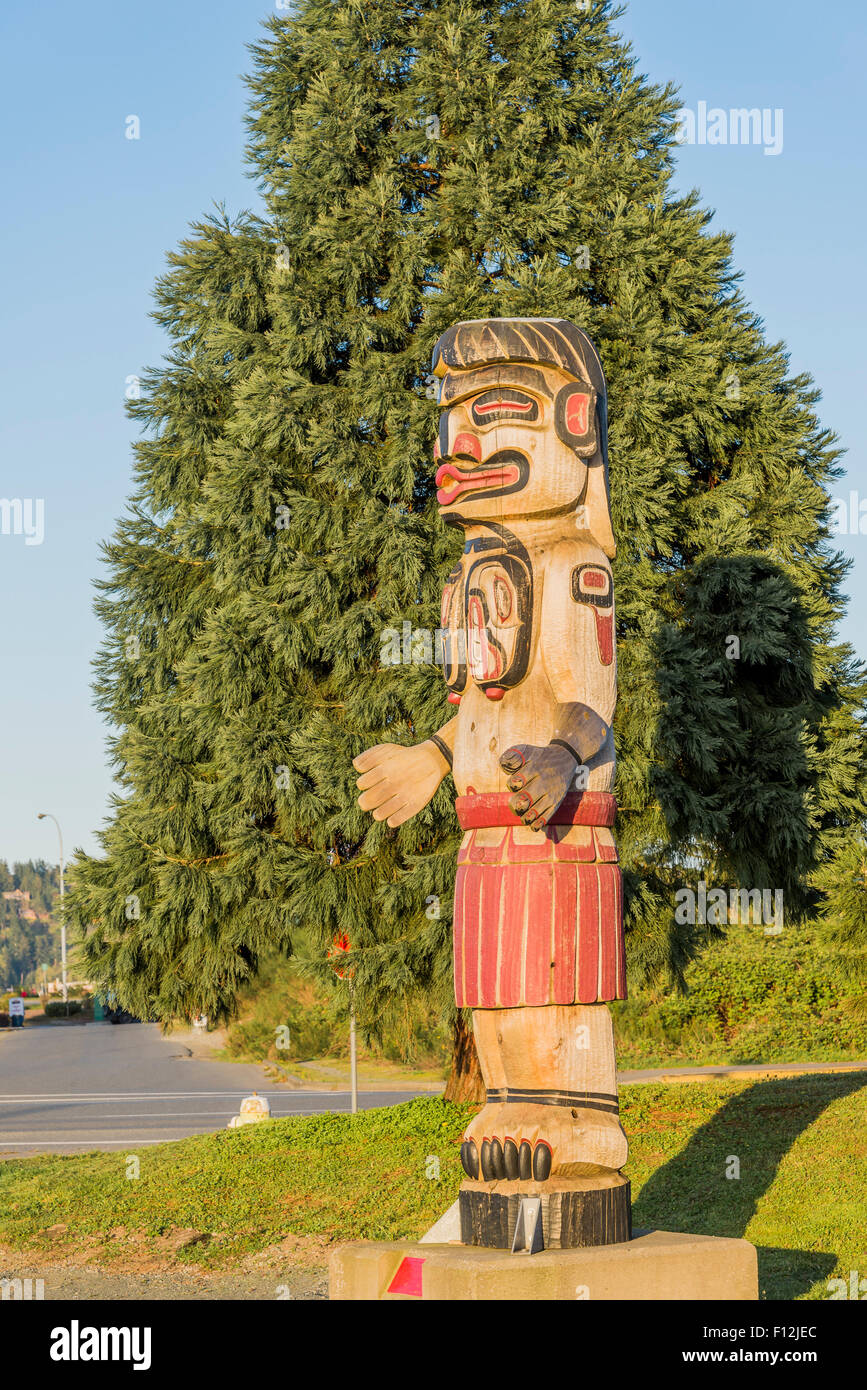 British columbia canada coast salish totem pole welcoming figure hi-res stock photography and ...