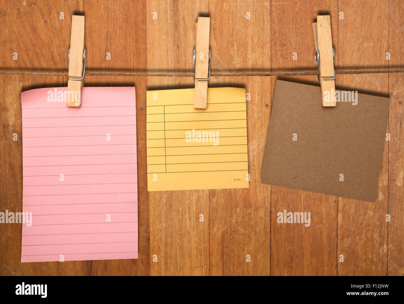 Clothes pegs memo hi-res stock photography and images - Alamy