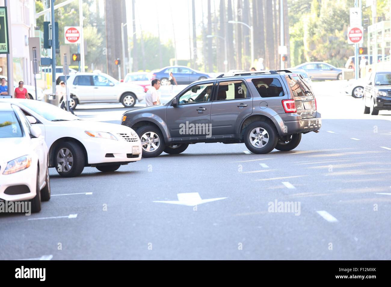 Eva Mendes drives her Ford Escape SUV down a one way street on Bedford ...