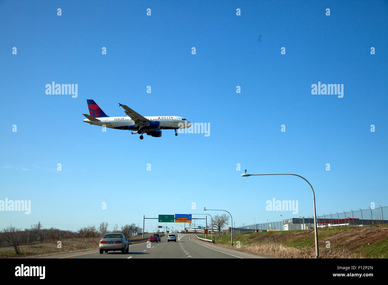 Delta airliner approaching MSP international Airport runway flying over ...