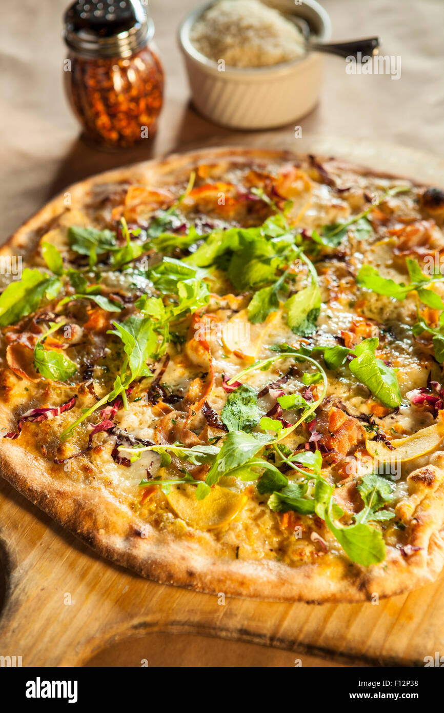 Round flatbread hi-res stock photography and images - Alamy