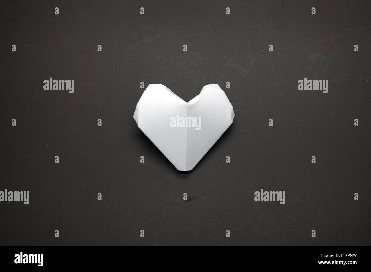 White origami handmade paper hi-res stock photography and images - Alamy