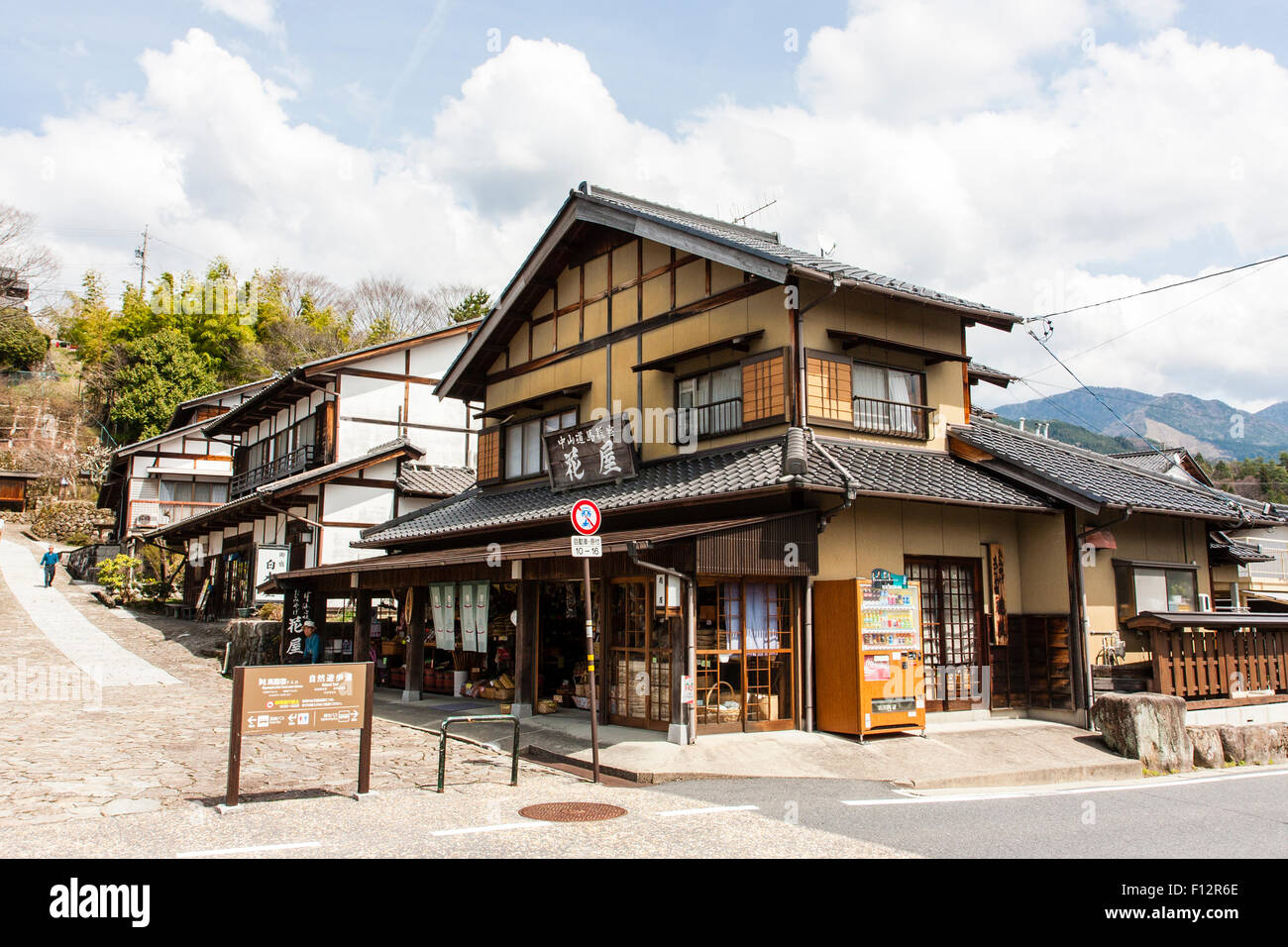 Japan, Magome. Coroner store, Magomekan Kago, with vending machine ...