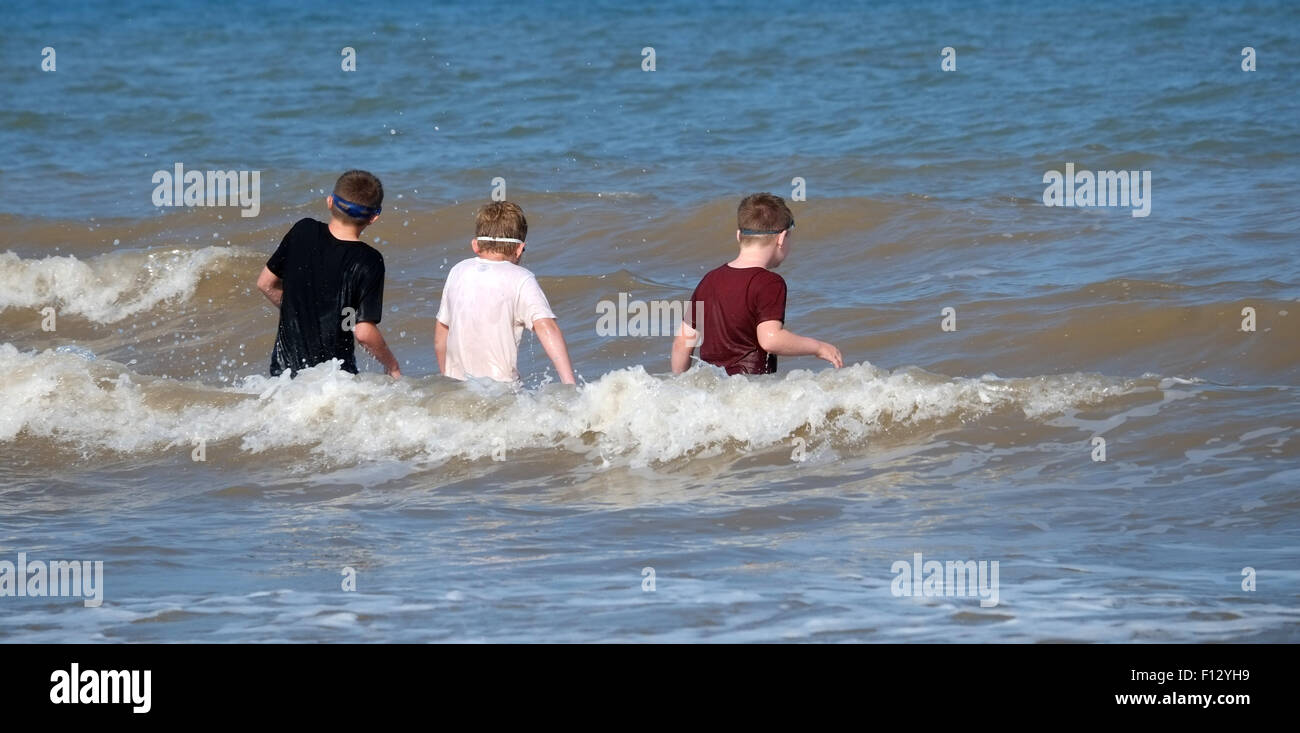 Family enjoying sun hi-res stock photography and images - Alamy