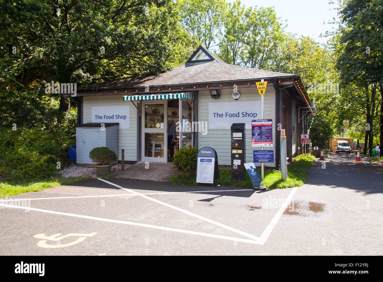Dartington cider press hi-res stock photography and images - Alamy
