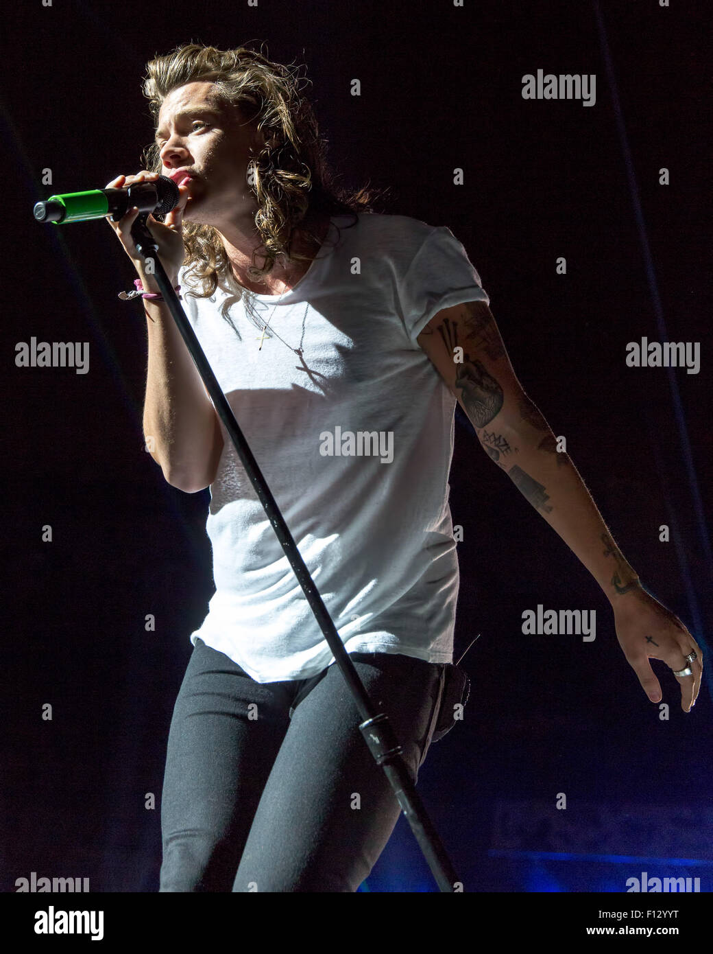 Harry styles singer hi-res stock photography and images - Alamy