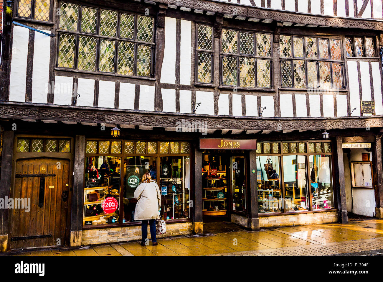 Olde world shops hi-res stock photography and images - Alamy