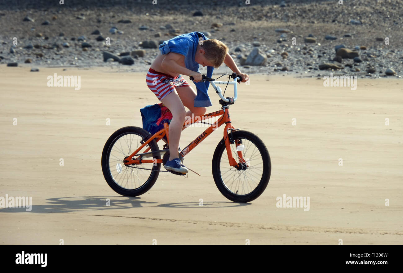 Bike at the beach hi-res stock photography and images - Alamy