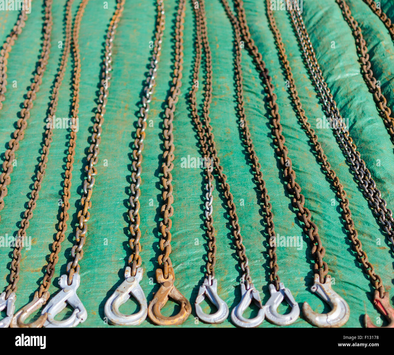 Towing chain hi-res stock photography and images - Alamy