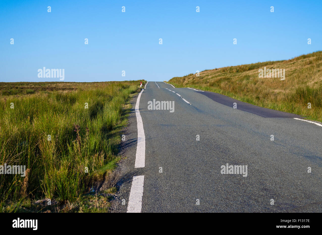 Typical english country roads hi-res stock photography and images - Alamy