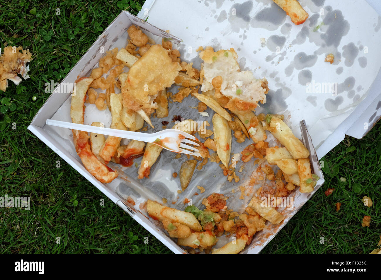 Discarded box of fast food on ground Stock Photo - Alamy