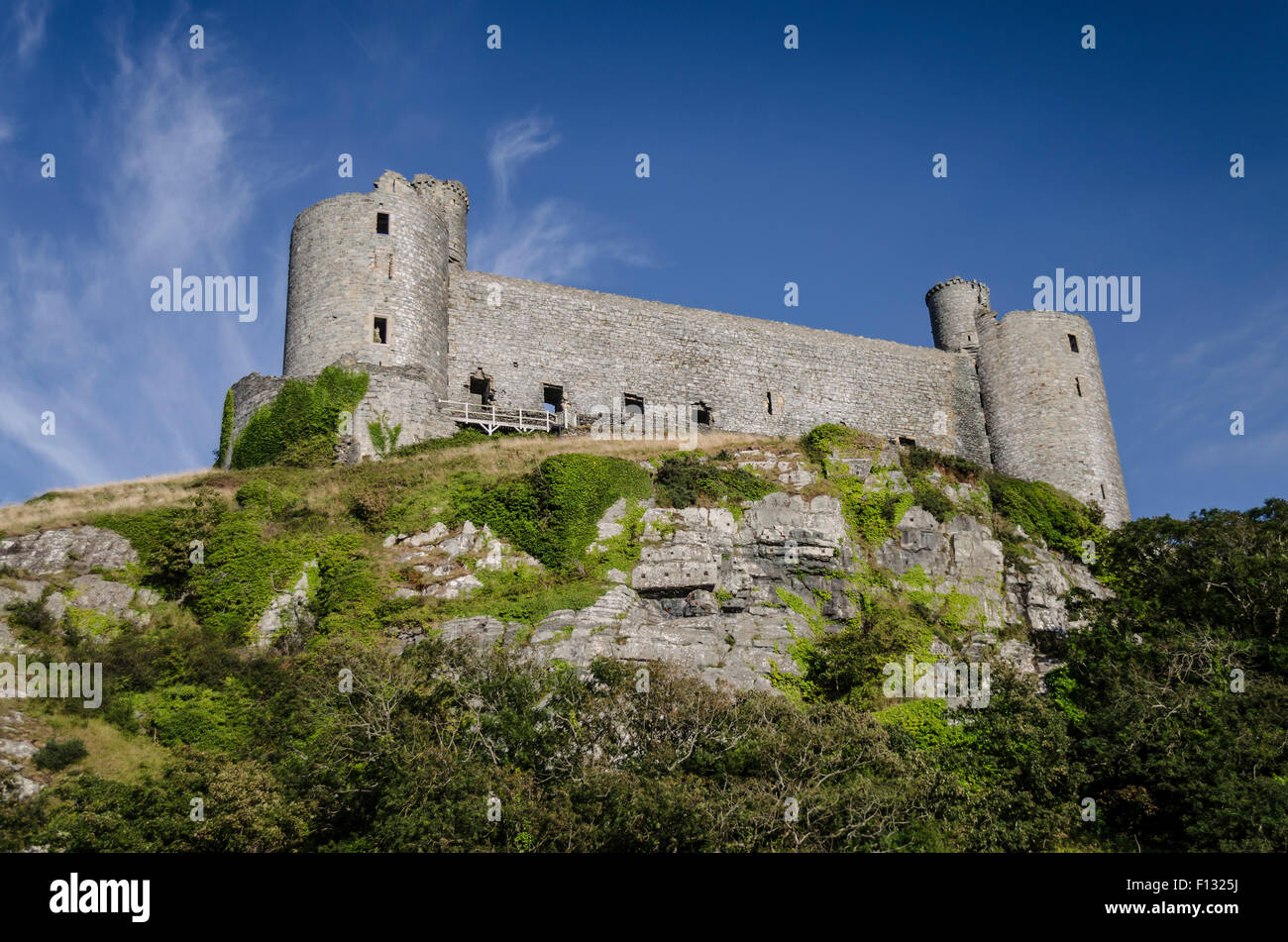 Old harlech castle hi-res stock photography and images - Alamy