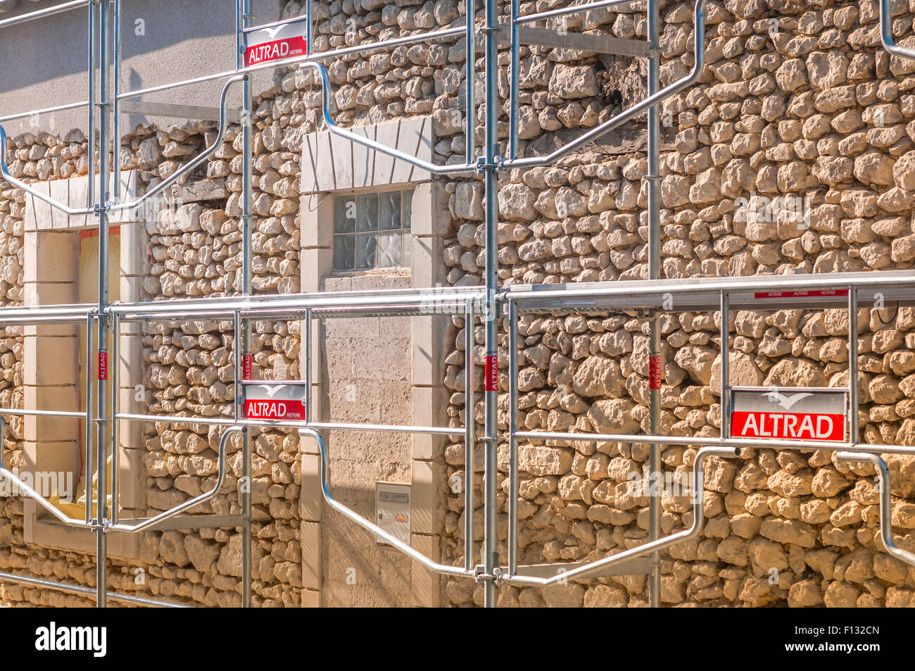 Interlocking scaffolding hi-res stock photography and images - Alamy